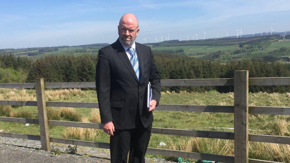 Emma Faulds murder: Police search remote Ayrshire wind farm - BBC News