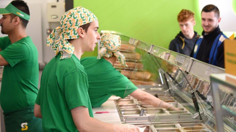 Sandwich chain Subway plans expansion in High Street war - BBC News