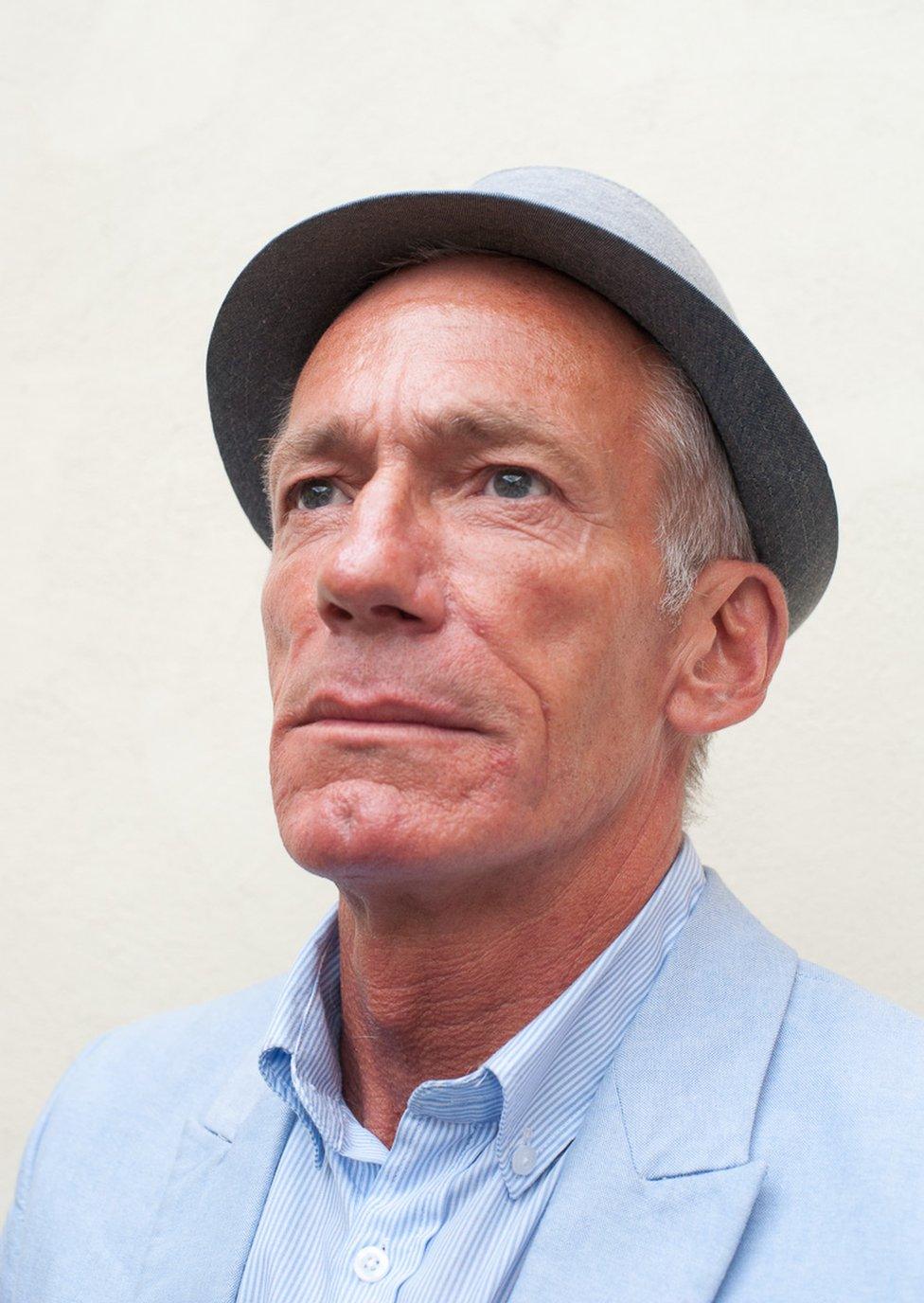 The people photographed at an Oxford chip shop - BBC News