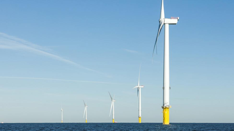 Wind power: Newcastle and Humber investment to create 1,000 jobs - BBC News