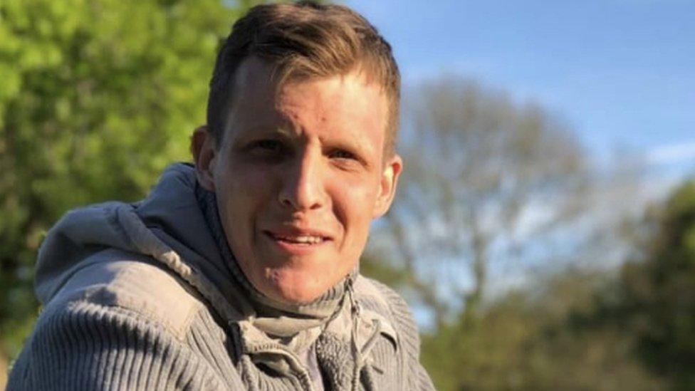 Teen jailed for life for murdering father-of-two in Stevenage - BBC News