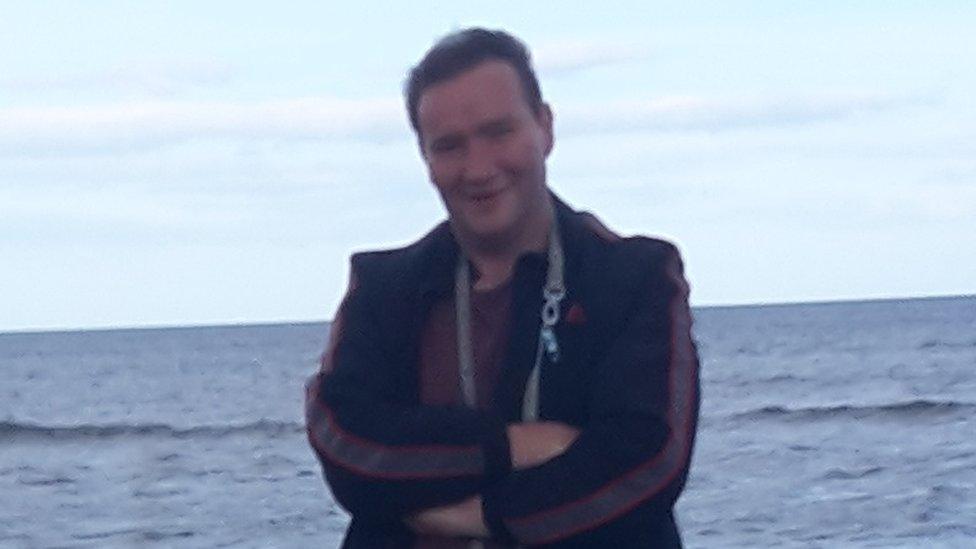 Police watchdog investigates circumstances of man's death - BBC News