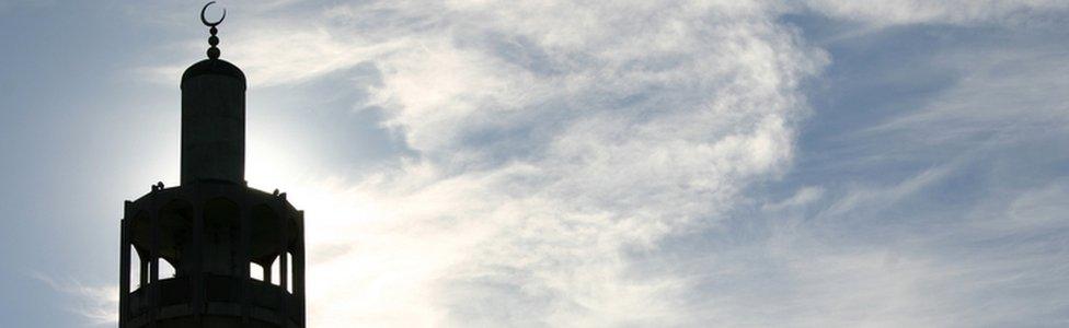 'Longest' Muslim holy month of Ramadan in 33 years begins - BBC News