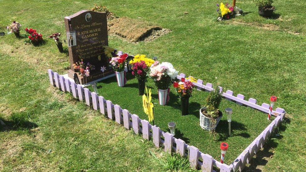 Graveyard tributes in Barnstaple 'must be removed' - BBC News