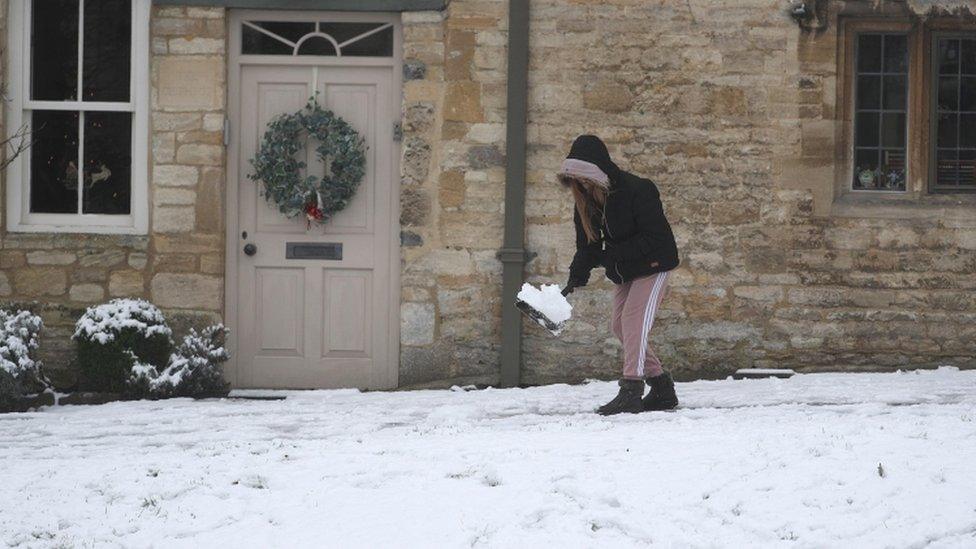 Heavy snow in Midlands leads to travel warnings and road disruption ...