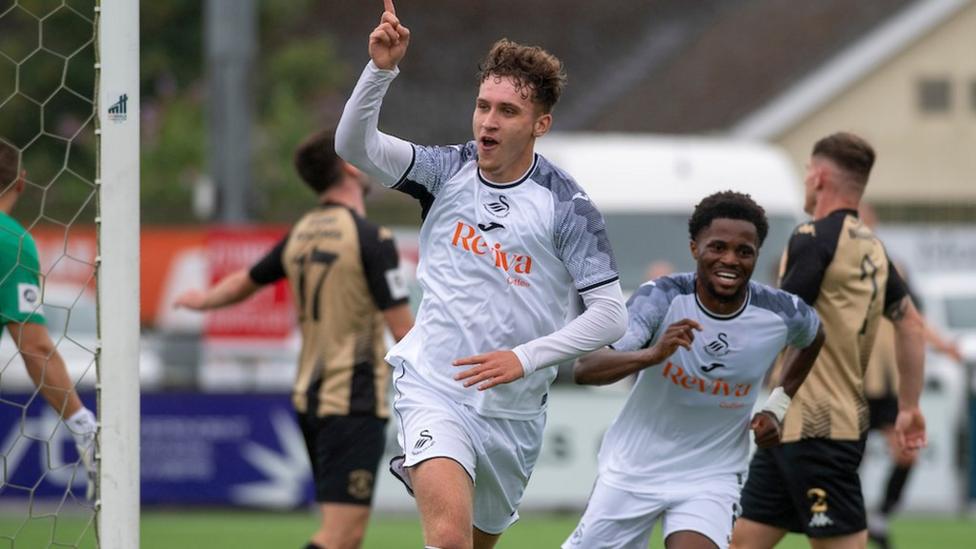 Nathaniel MG Cup: Swansea City U21s ease past ten-man Carmarthen Town ...