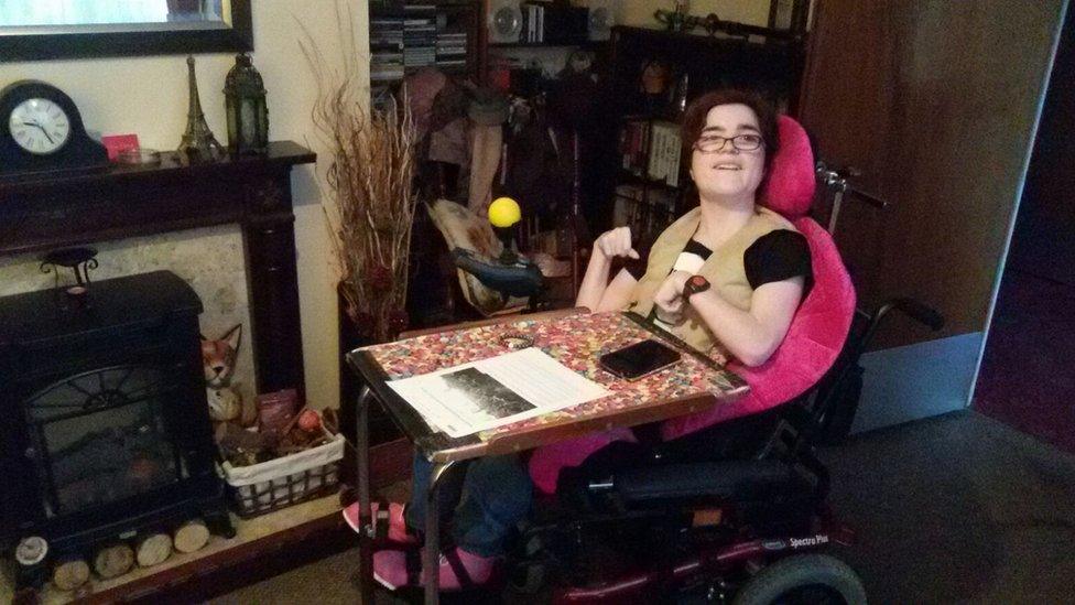 Derry disabled musician in music venue campaign - BBC News