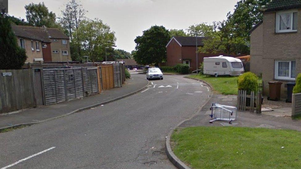 Northampton stabbing: Five teens held after boy attacked - BBC News