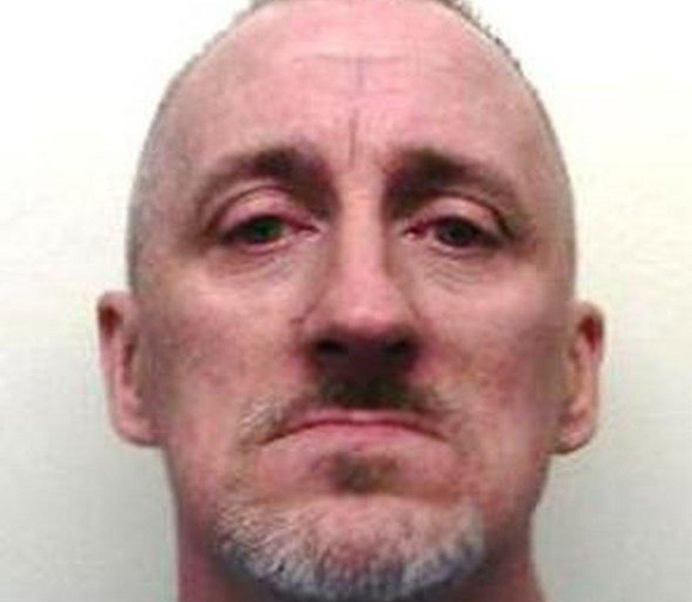 Police hunt on the run convicted killer Mark Ryder - BBC News