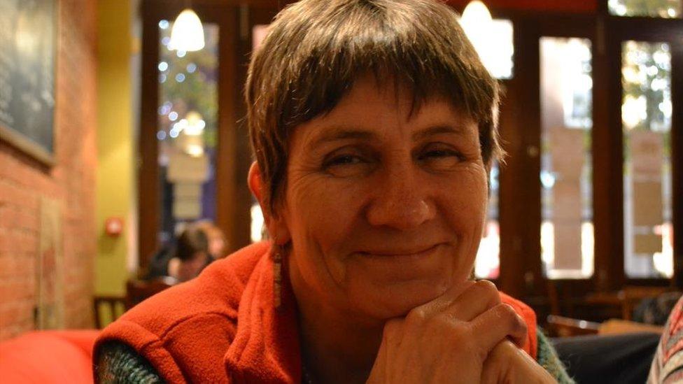 Giving an asylum seeker a home - BBC News