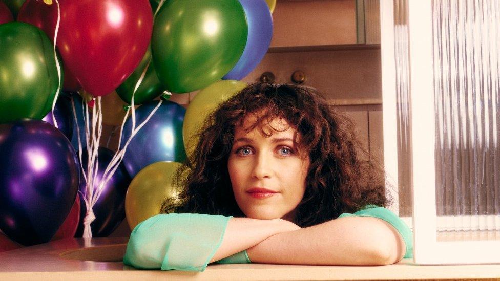 Rae Morris: 'I was definitely, fully dropped' - BBC News