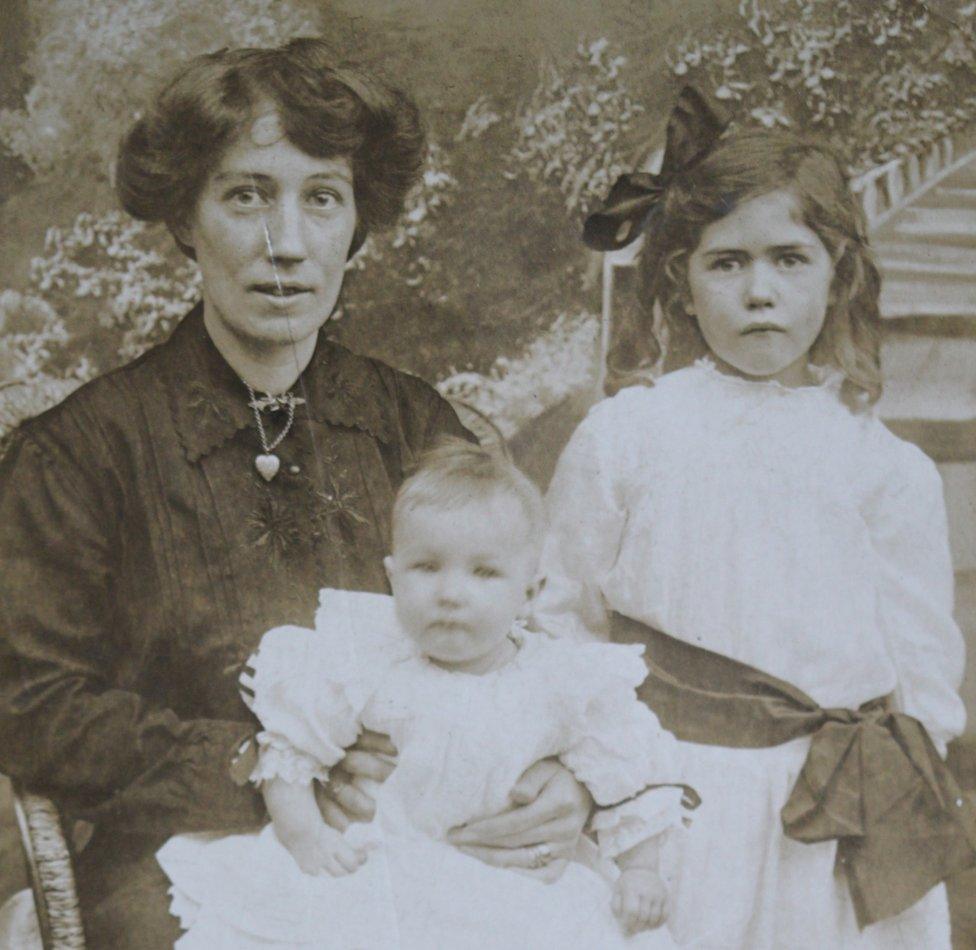 Exhall Colliery disaster: Tragedy, survival and heroism - BBC News