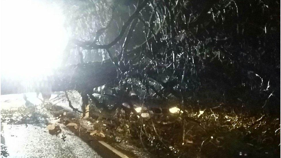 Met Office warning over 70mph winds for south east Wales - BBC News