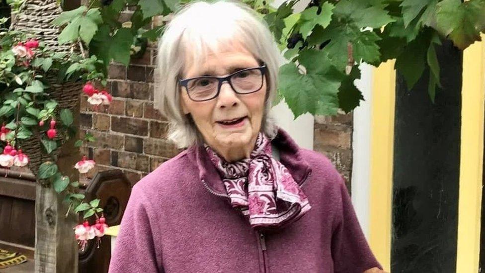 Shirley Tart: Tributes for journalist and charity patron - BBC News