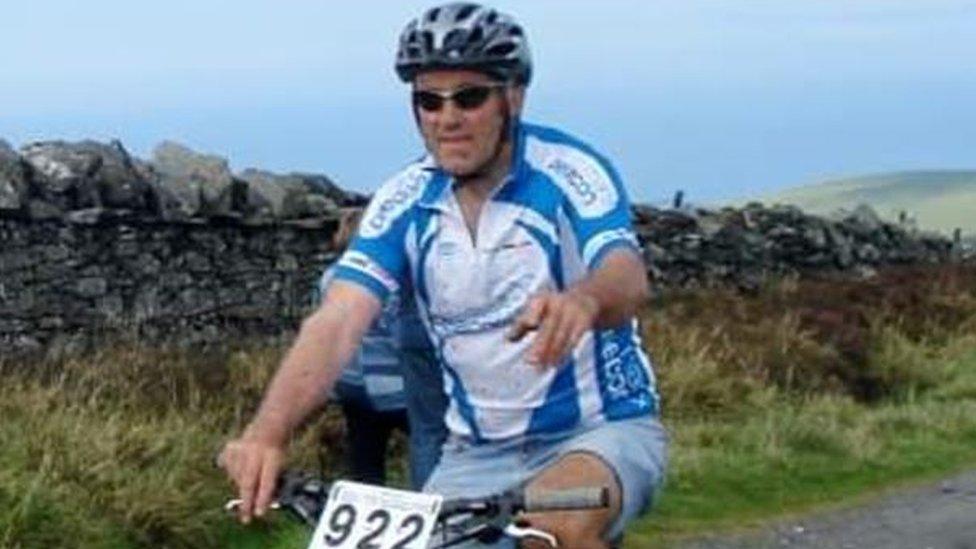 Isle of Man mountain biker who died in End2End race named - BBC News