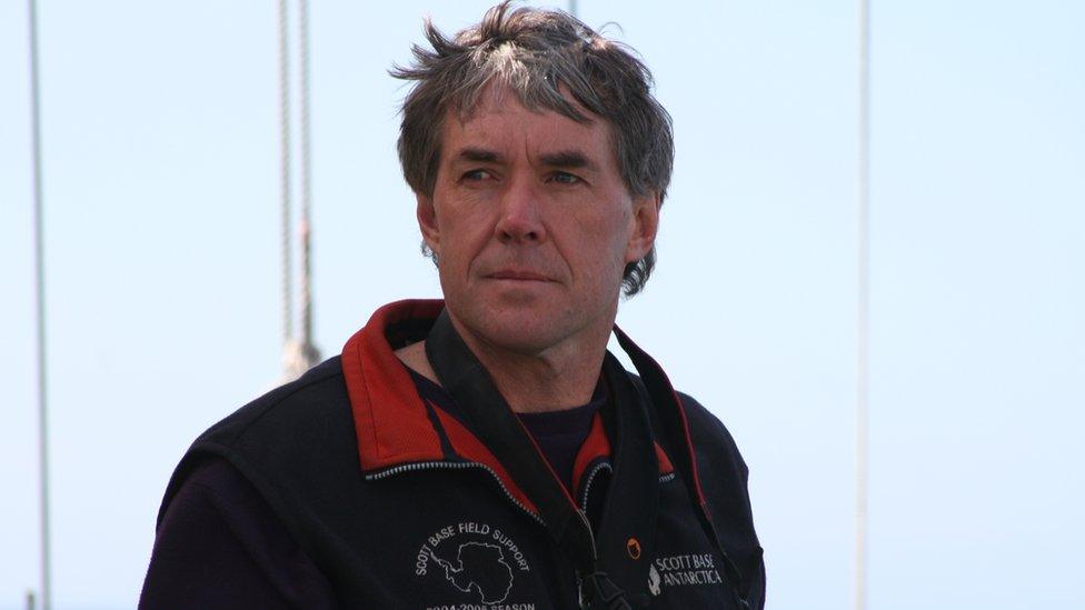 The giant albatross endangered by monster mice - BBC News