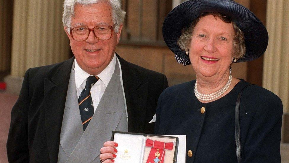 Geoffrey Howe, former Conservative chancellor, dies aged 88 - BBC News