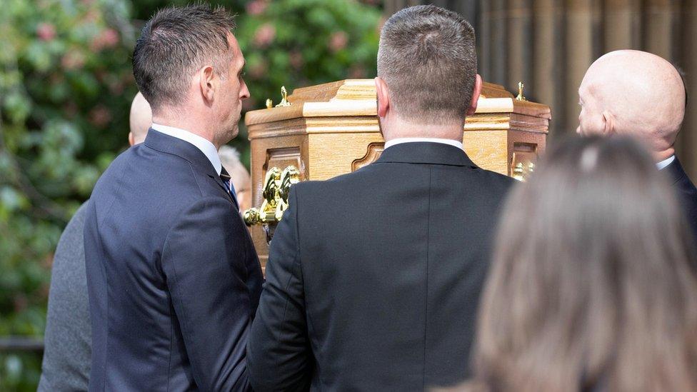 Hundreds gather at Ibrox Stadium for Jimmy Bell funeral cortege - BBC News