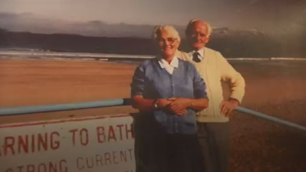 Joe Graham: Tributes paid on death of 'longest marriage' husband - BBC News