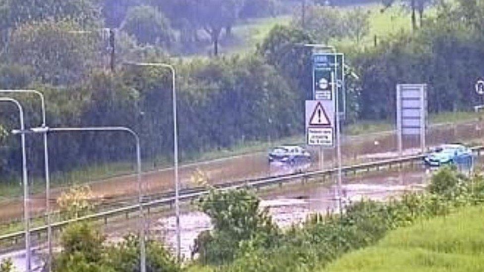 Flash-flooding brings parts of London and Kent to standstill - BBC News