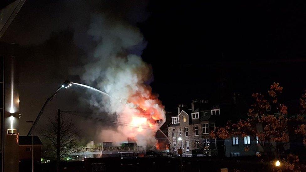 Major commercial blaze in Aberdeen tackled by firefighters - BBC News