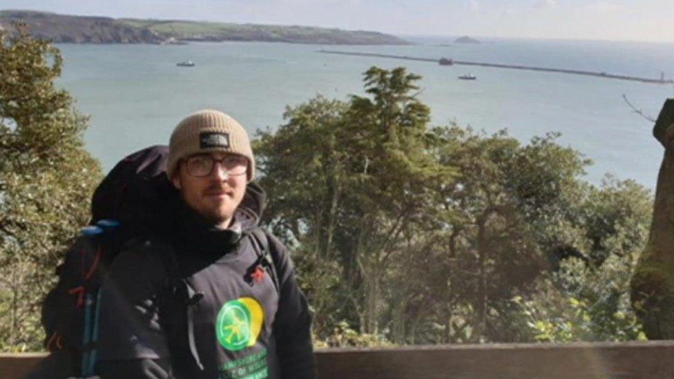 Romsey man Josh Codling walking the UK coastline for charity - BBC News