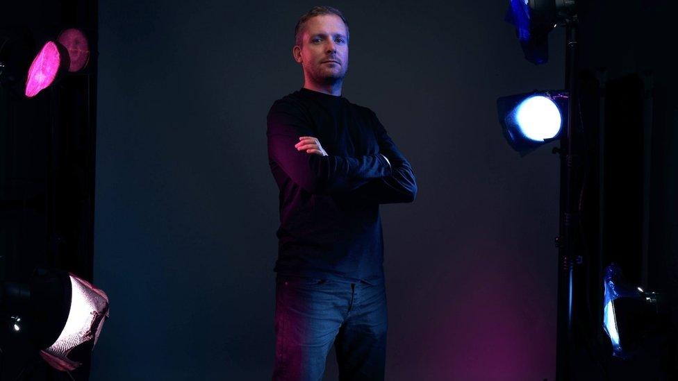 Sheffield artist designs Arctic Monkeys homecoming gig poster - BBC News