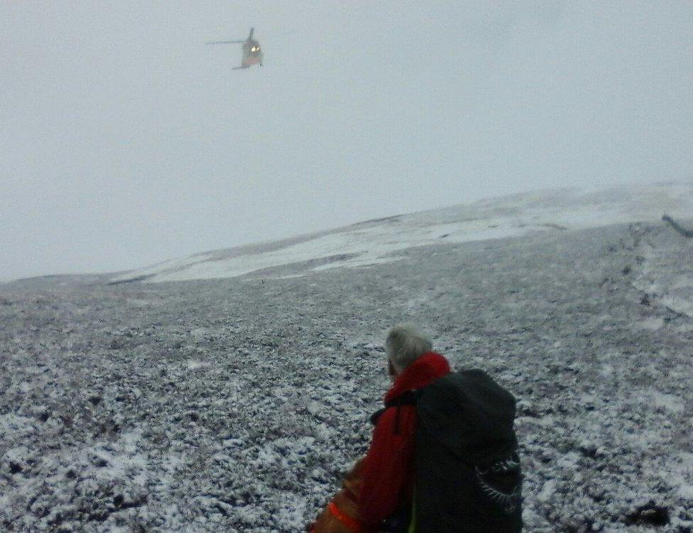 Hillwalker Geoffrey Stewart dies after Durisdeer rescue - BBC News