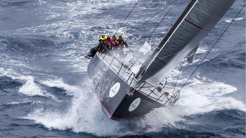 Comanche wins Sydney-Hobart yacht race after comeback - BBC News