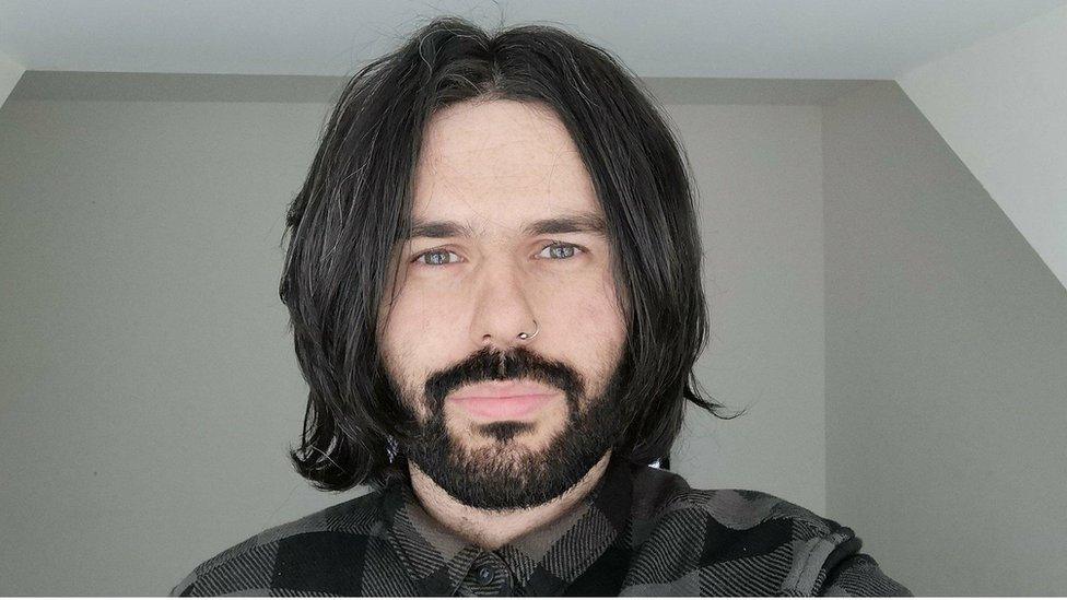 RuneScape Classic: Game to shut down after 17 years - BBC News