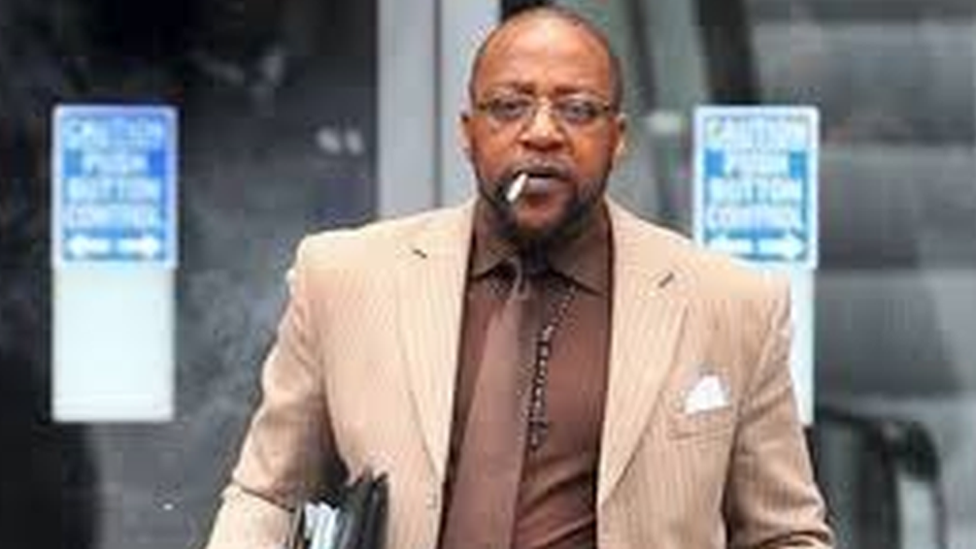 Restaurant pest banned from Manchester city centre - BBC News