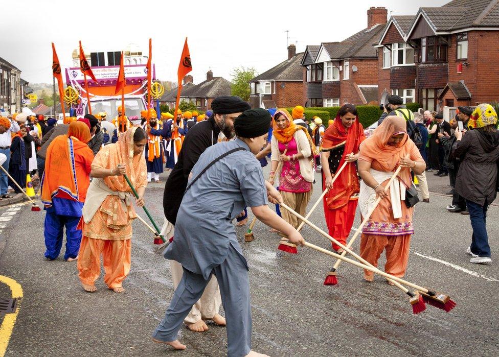 In pictures: Faith through a lens - BBC News