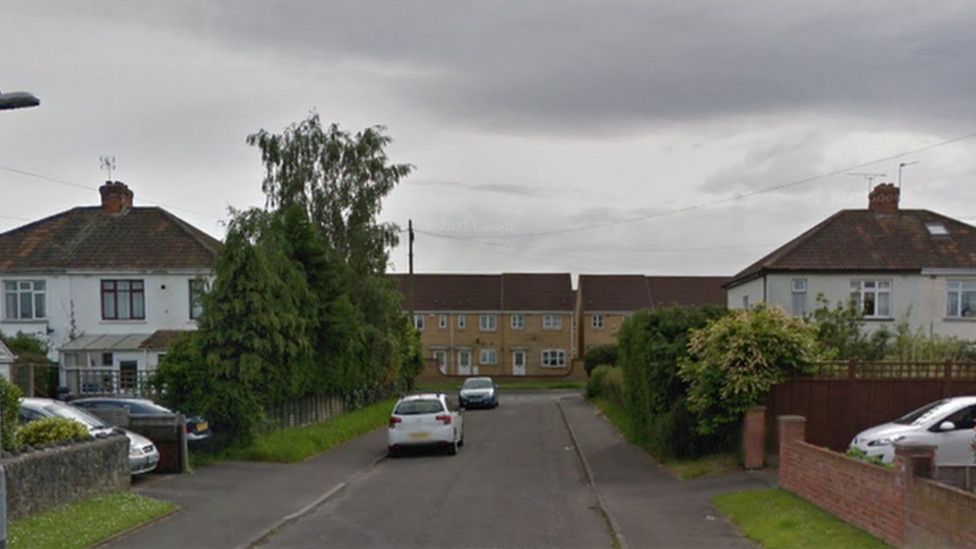 'Weak' footbridge in Taunton will not reopen to public - BBC News