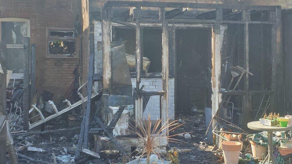 Watford embankment fire spreads to row of gardens - BBC News