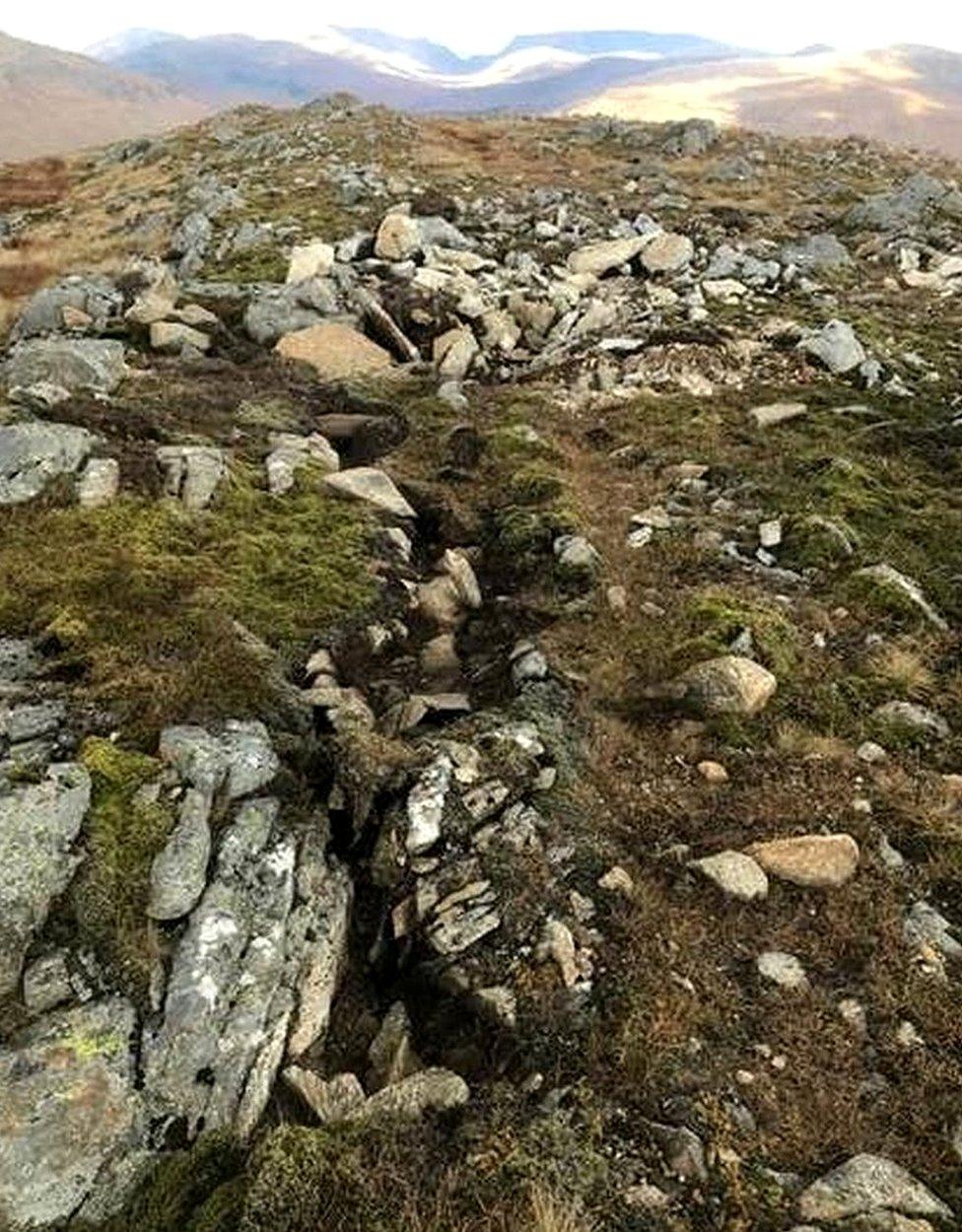 Lightning 'gouged channels' into Scottish mountain - BBC News