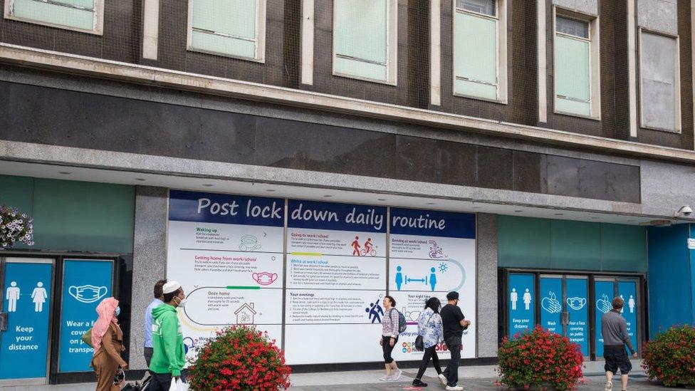 Tier 2 Covid measures 'on the cards' for Slough - BBC News