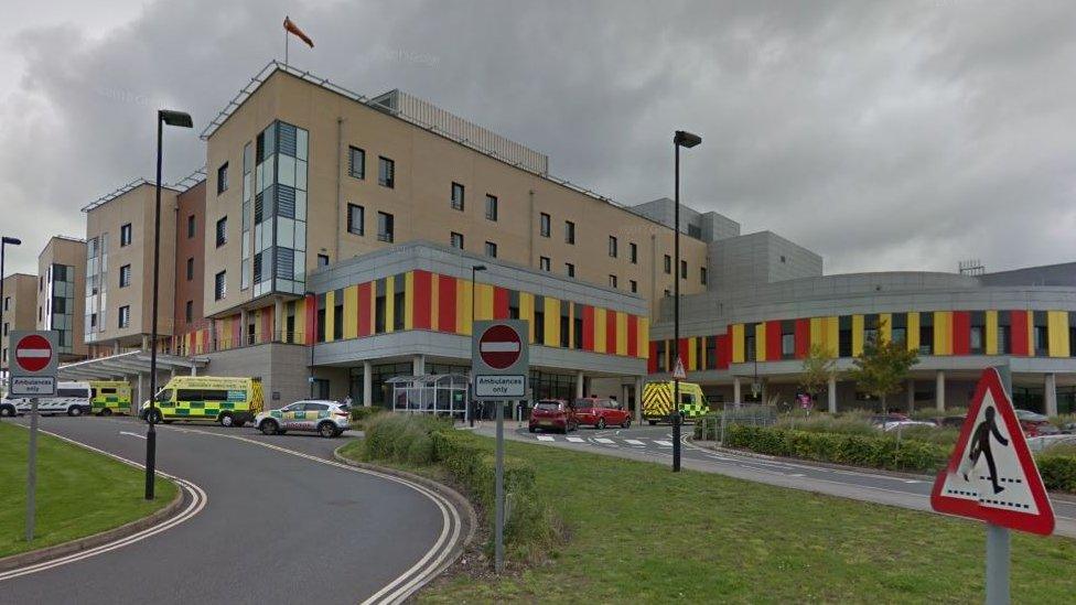 Oxygen tank patient deaths probe at Stoke hospital - BBC News