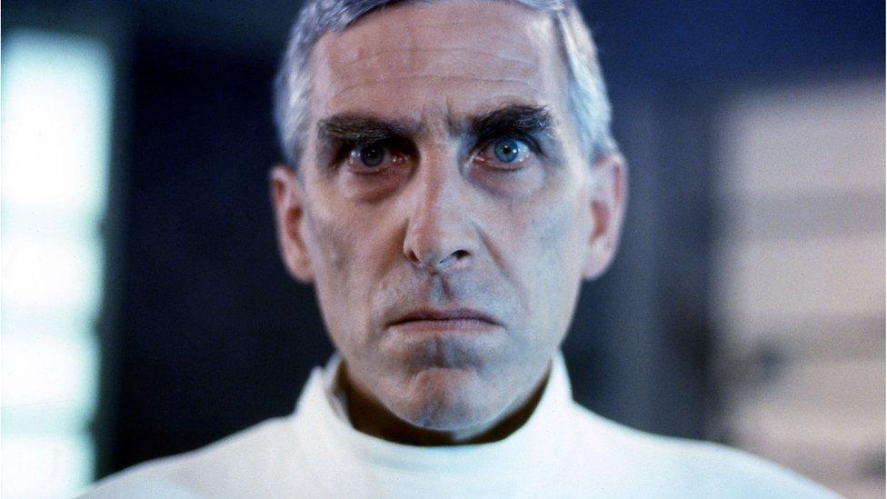 Demon Headmaster actor Terrence Hardiman dies aged 86 - BBC News