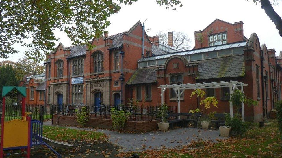Withington Baths: Edwardian pool gets £900k restoration grant - BBC News