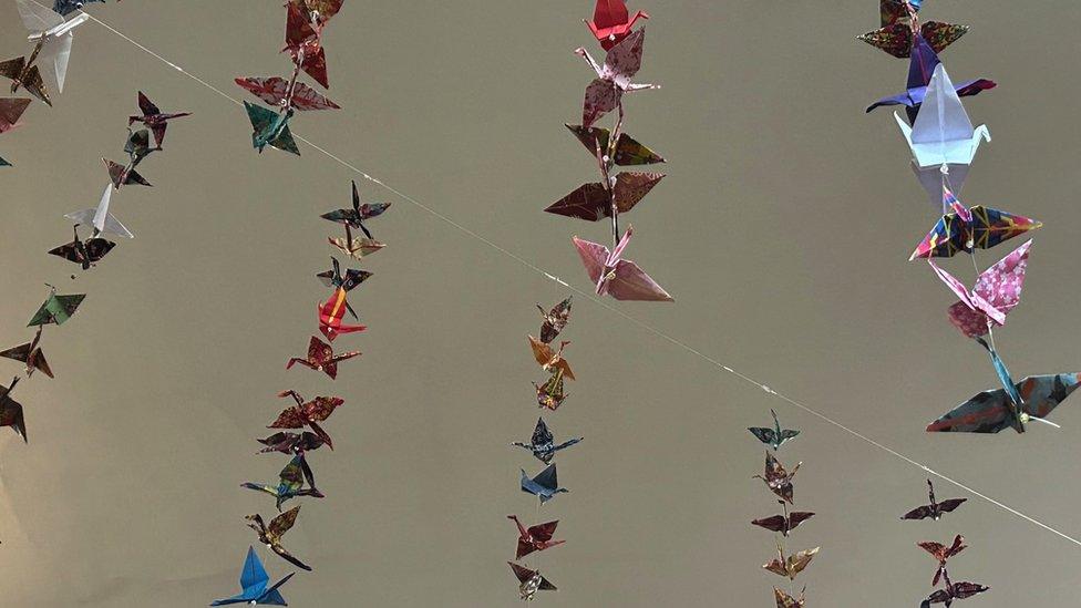 Bristol children make paper cranes in memory of Hiroshima - BBC News