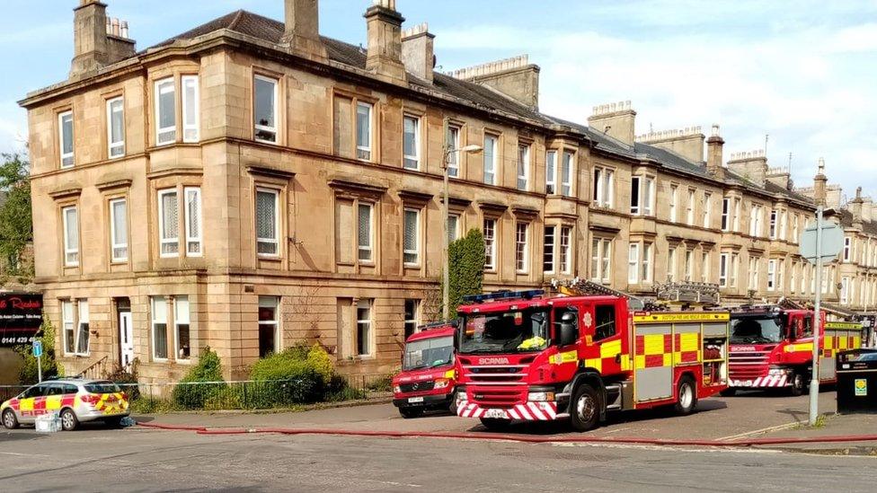 Families evacuated from flats after Pollokshields tenement fire - BBC News