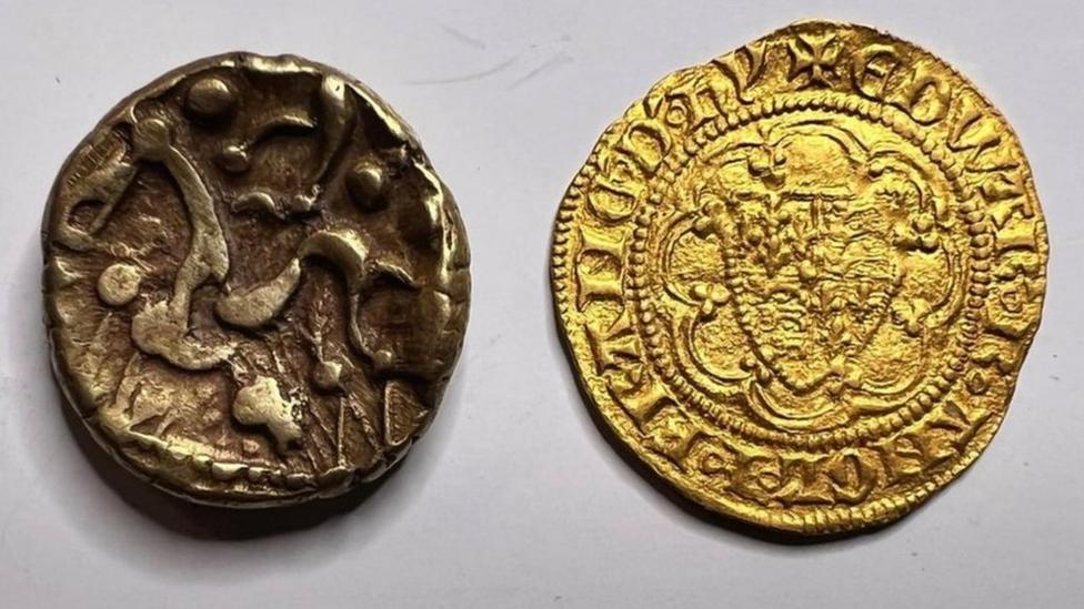 Rare Roman coin found in Dudley field sells for nearly £5,000 - BBC News