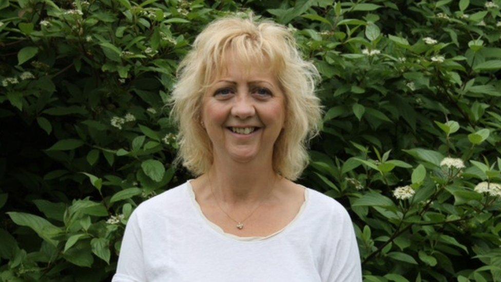 Third meeting in Milton Keynes councillor 'silly woman' row - BBC News