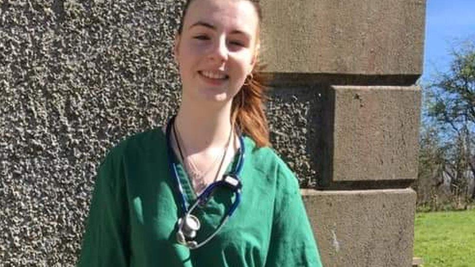 Coronavirus: NI army of volunteers sew thousands of scrubs - BBC News