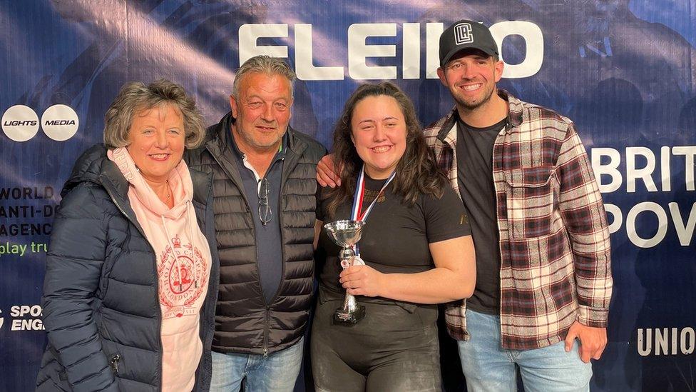 Kettering lockdown powerlifter is champion and record-breaker - BBC News