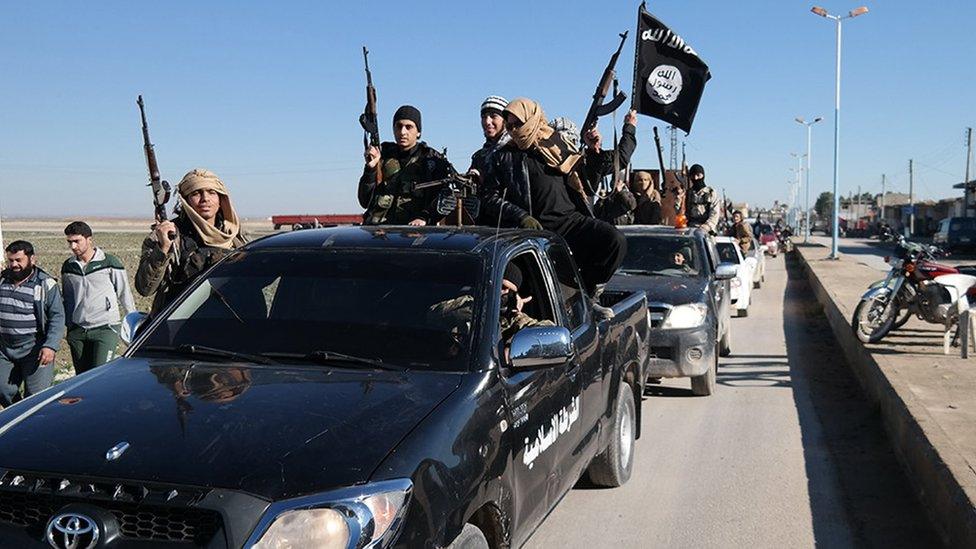 Gulf Arab leaders fear twin threats from extremists - BBC News