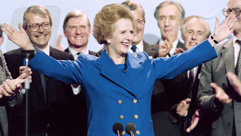 In Pictures: Thatcher's most iconic outfits - BBC News