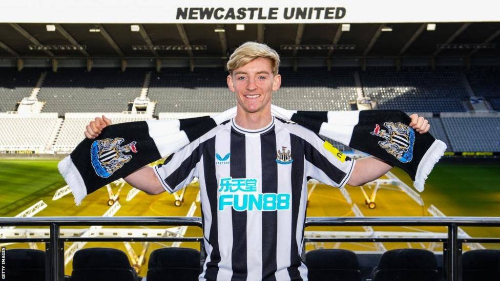 Anthony Gordon: Newcastle sign Everton forward in £45m deal - BBC Sport