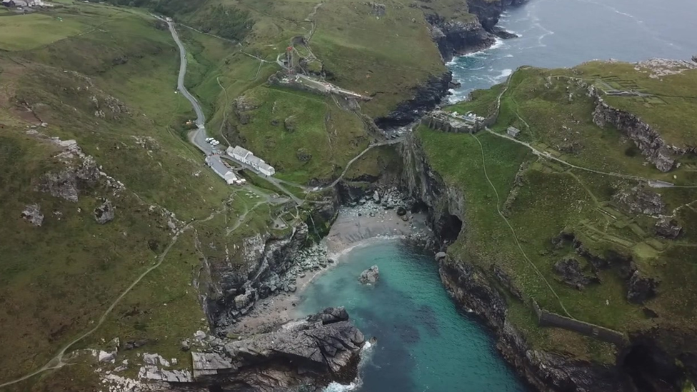 Two men rescued after getting stuck on Tintagel cliffs - BBC News