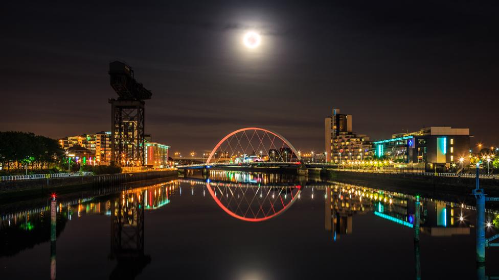 In pictures: Supermoon over Scotland - BBC News